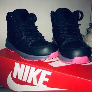 Nike | Shoes | Nike Boots | Poshmark